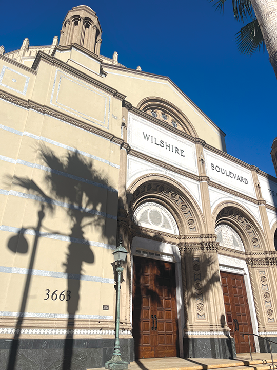 Pro-Palestinian protesters disrupt Wilshire Boulevard Temple event ...